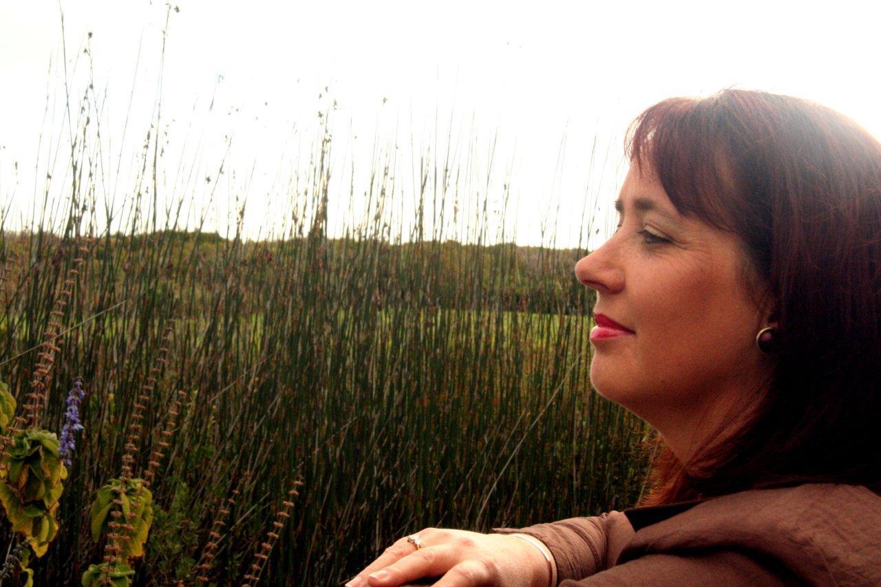 ROZANNE VISAGIE | Songtradr Profile